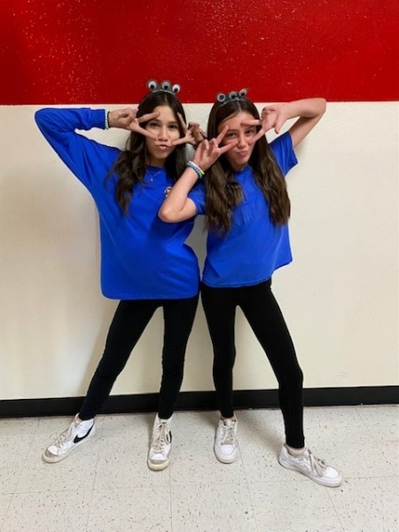 Hilldale Public Schools - TWINS DAY AT THE HIGH SCHOOL